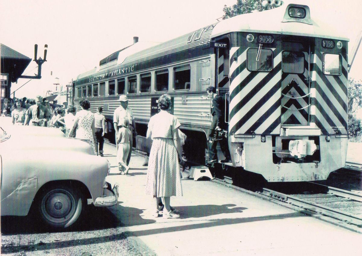 File:DAR Rail liner 9058 Midddleton NS Stn in 1956 B.jpg - DARwiki